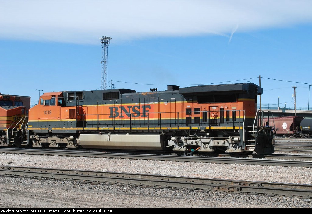 BNSF 1019